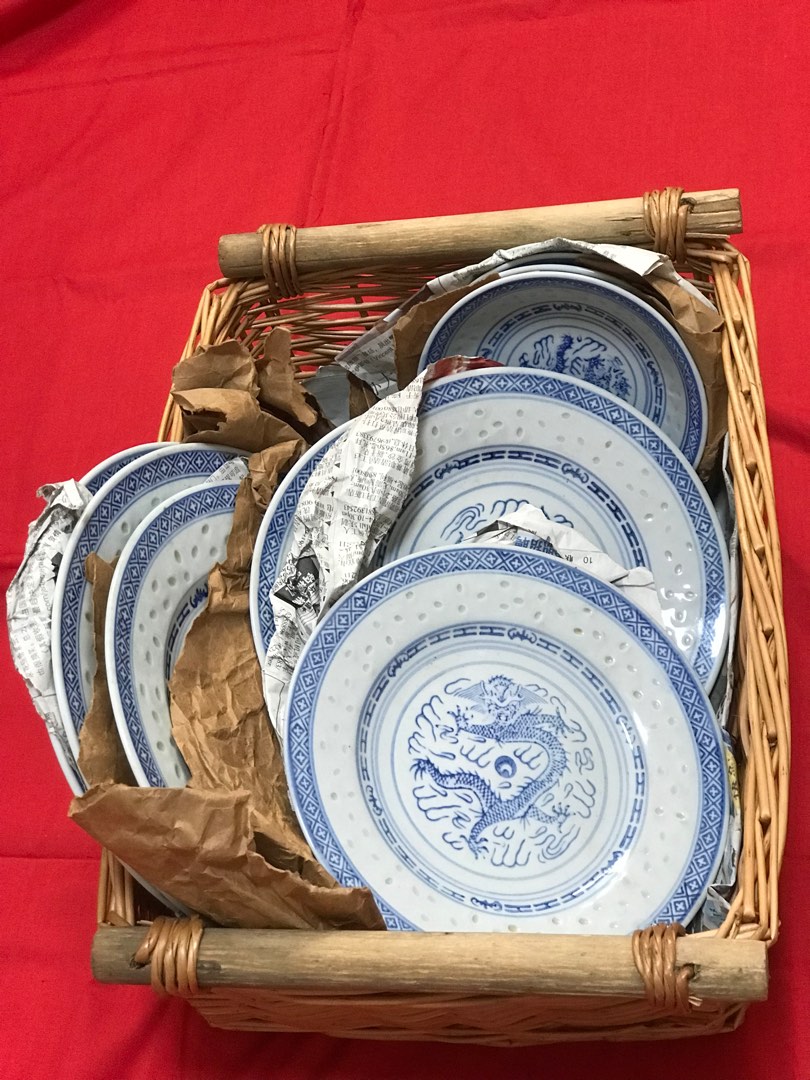 Blue white dragon Plates, Furniture & Home Living, Kitchenware ...