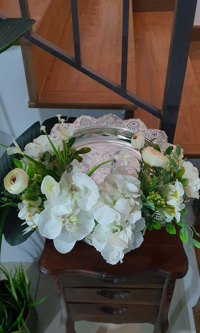 Gubahan bunga & dulang hantaran, Furniture & Home Living, Home Decor ...