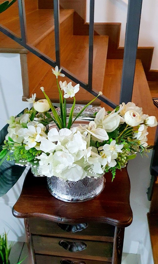 Gubahan bunga & dulang hantaran, Furniture & Home Living, Home Decor ...