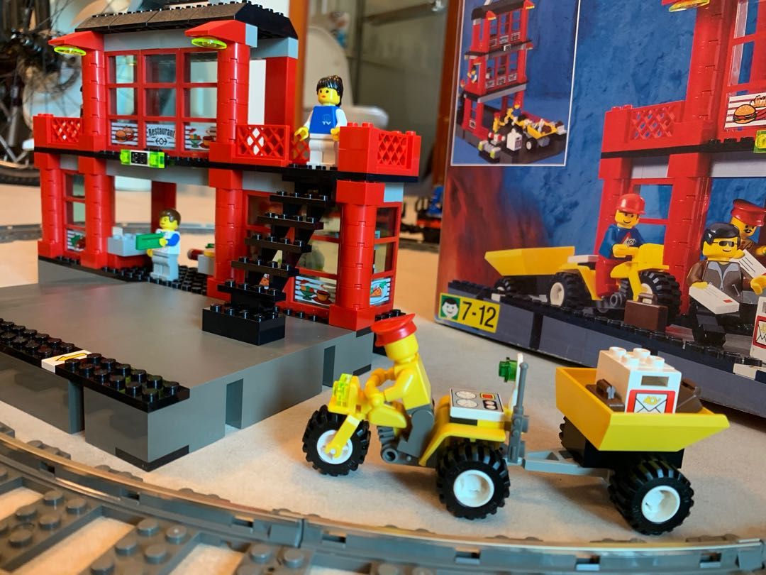 Lego System 4556 Train Station, 興趣及遊戲, 玩具 & 遊戲類 - Carousell
