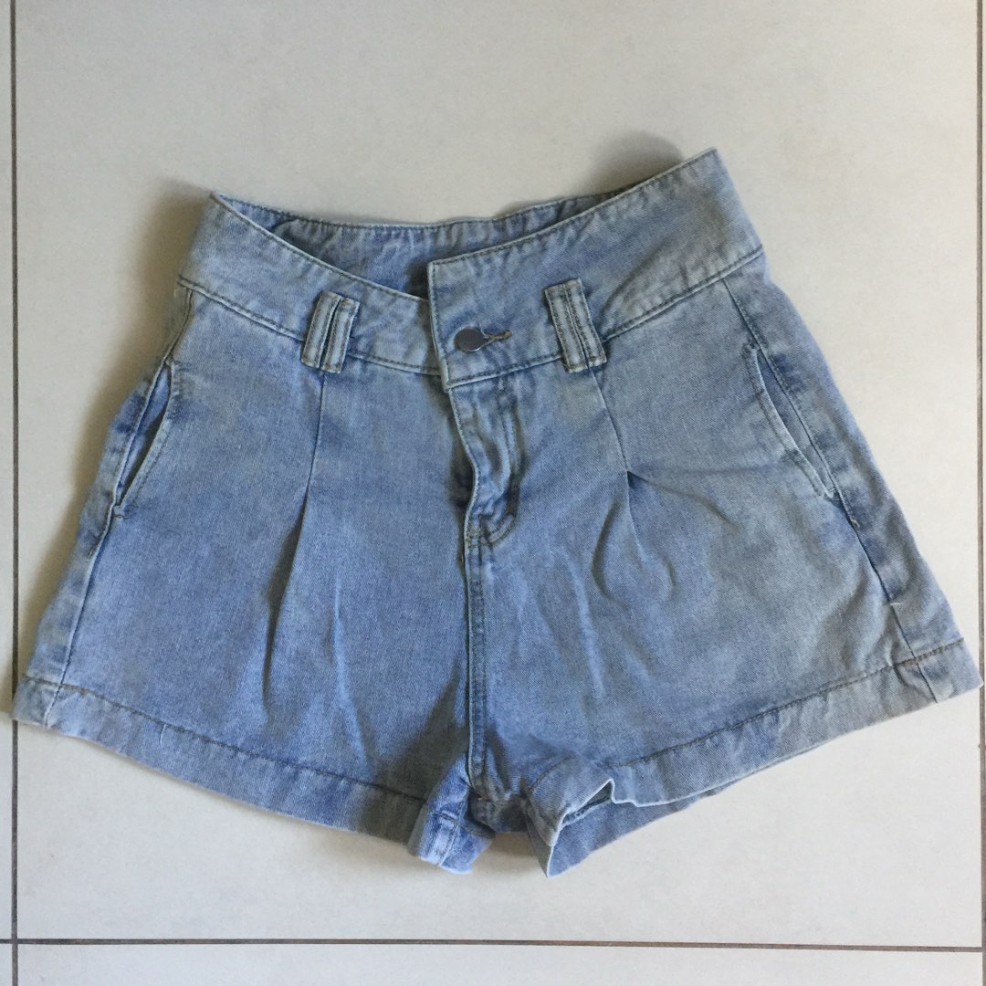 Maong Shorts, Women's Fashion, Bottoms, Shorts on Carousell