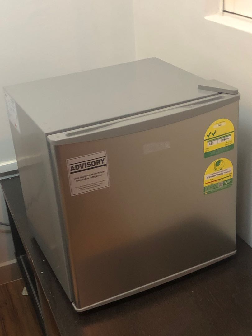 MIDEA MS50 50L MINI BAR FRIDGE ( 2TICKS), TV & Home Appliances, Kitchen ...