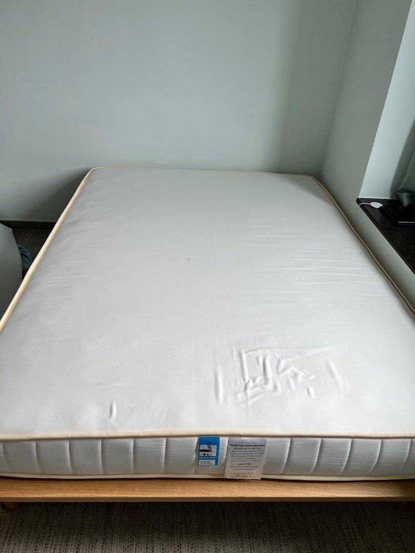 MUJI Double Bed and Mattress, 傢俬＆家居, 傢俬, 床架及床褥 - Carousell