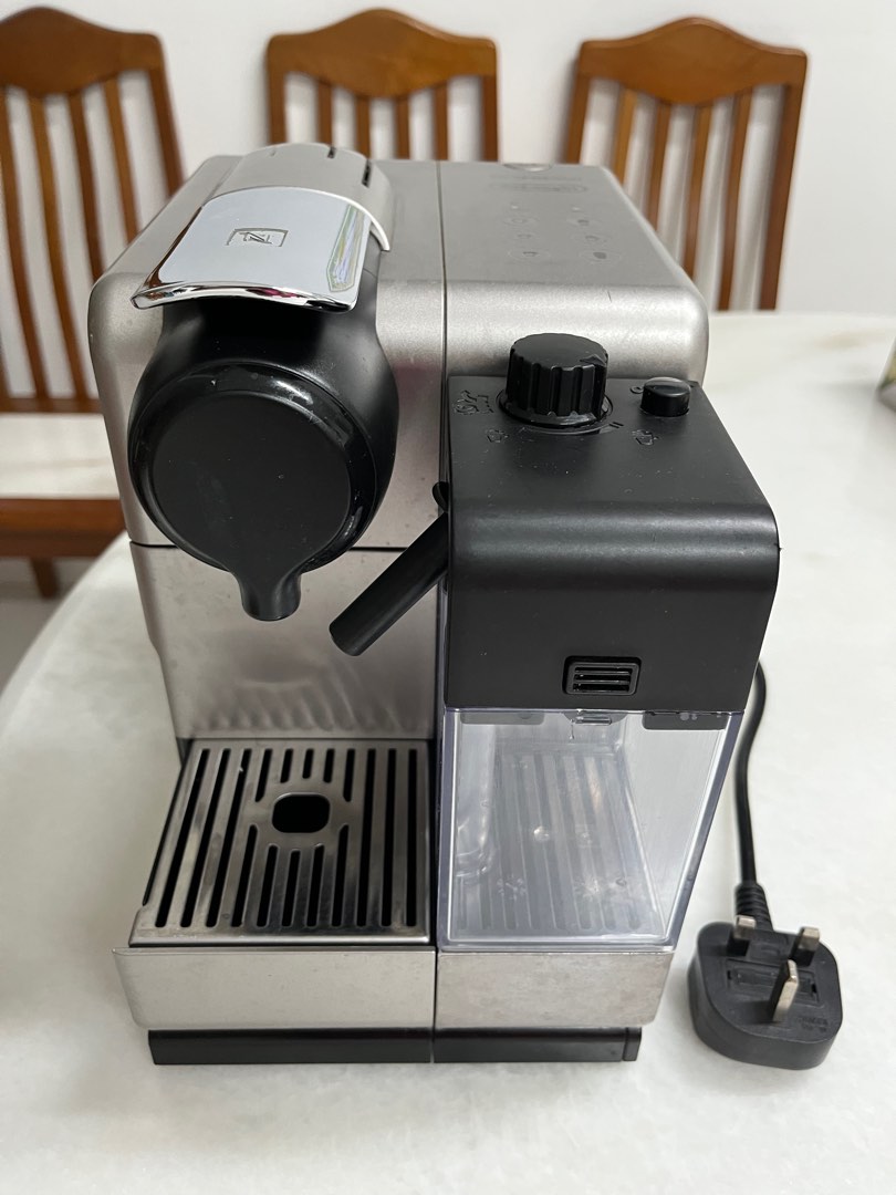 Nespresso Lattissima Touch Coffee Machine (Silver), TV & Home ...
