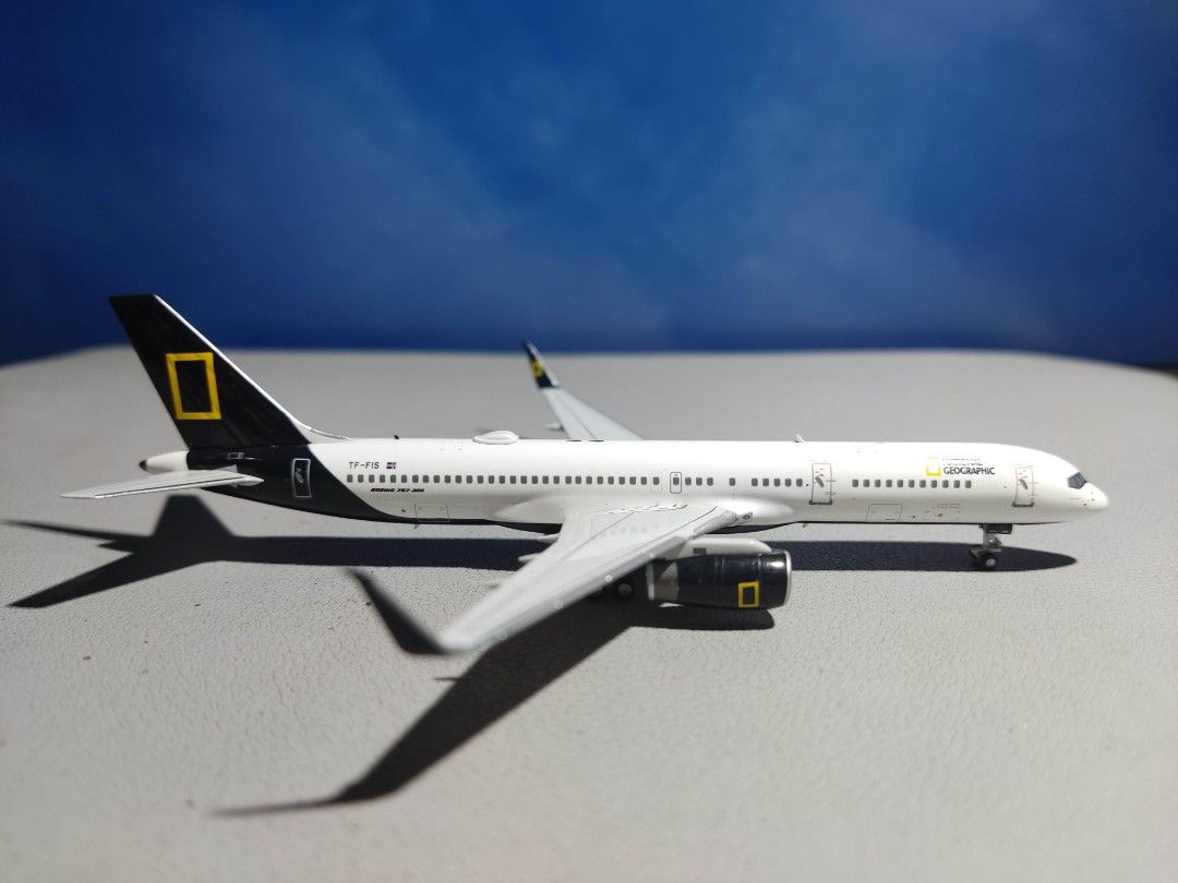 NG- BOEING 757-200 (TF-FIS) National Geographic Livery, Hobbies & Toys ...