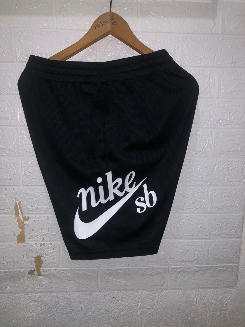 Nike sb short, Men's Fashion, Bottoms, Shorts on Carousell