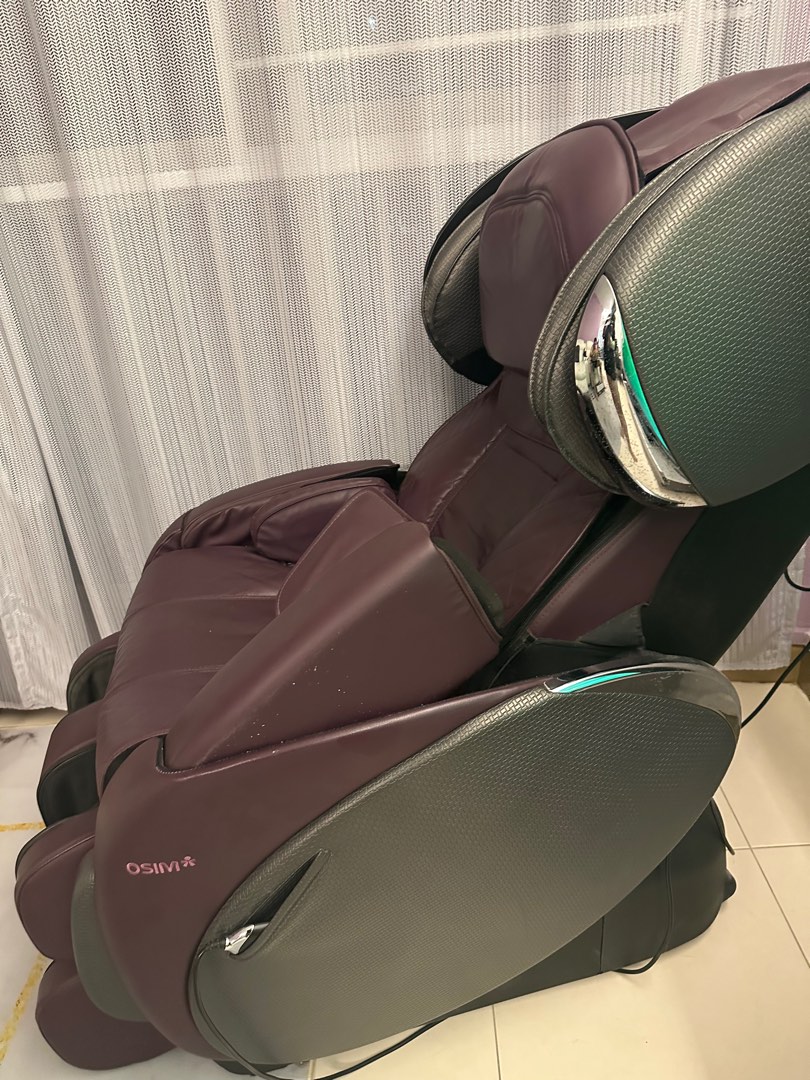 Osim massage chair, Furniture & Home Living, Furniture, Chairs on Carousell