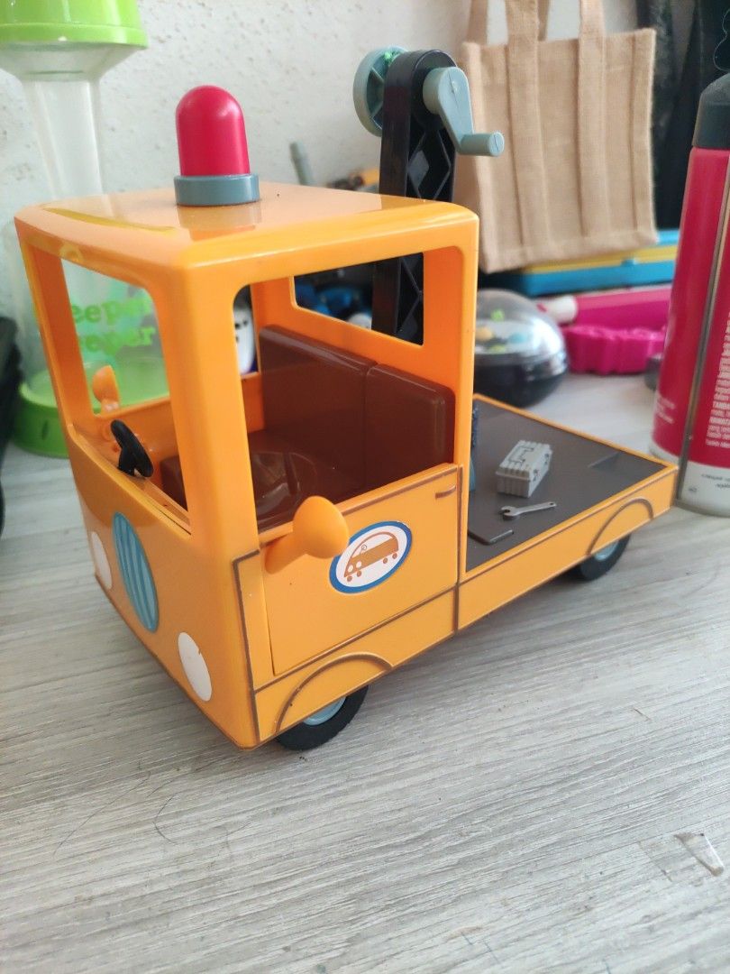 Peppa pig Grandad Tow truck, Hobbies & Toys, Toys & Games on Carousell