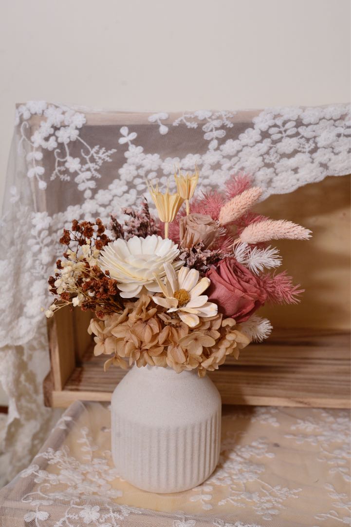 Preserved Floral Vase - Linnea, Hobbies & Toys, Stationery & Craft ...