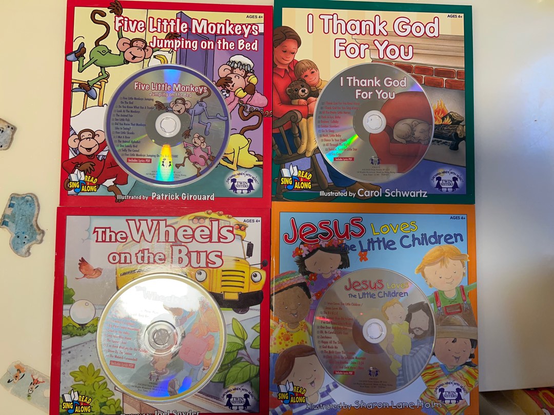 Read along (with CDs), 興趣及遊戲, 書本 & 文具, 小朋友書 - Carousell