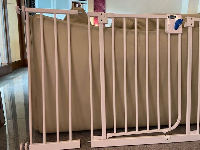 Saftety door gate / safeguard to kids with extension, Babies & Kids ...