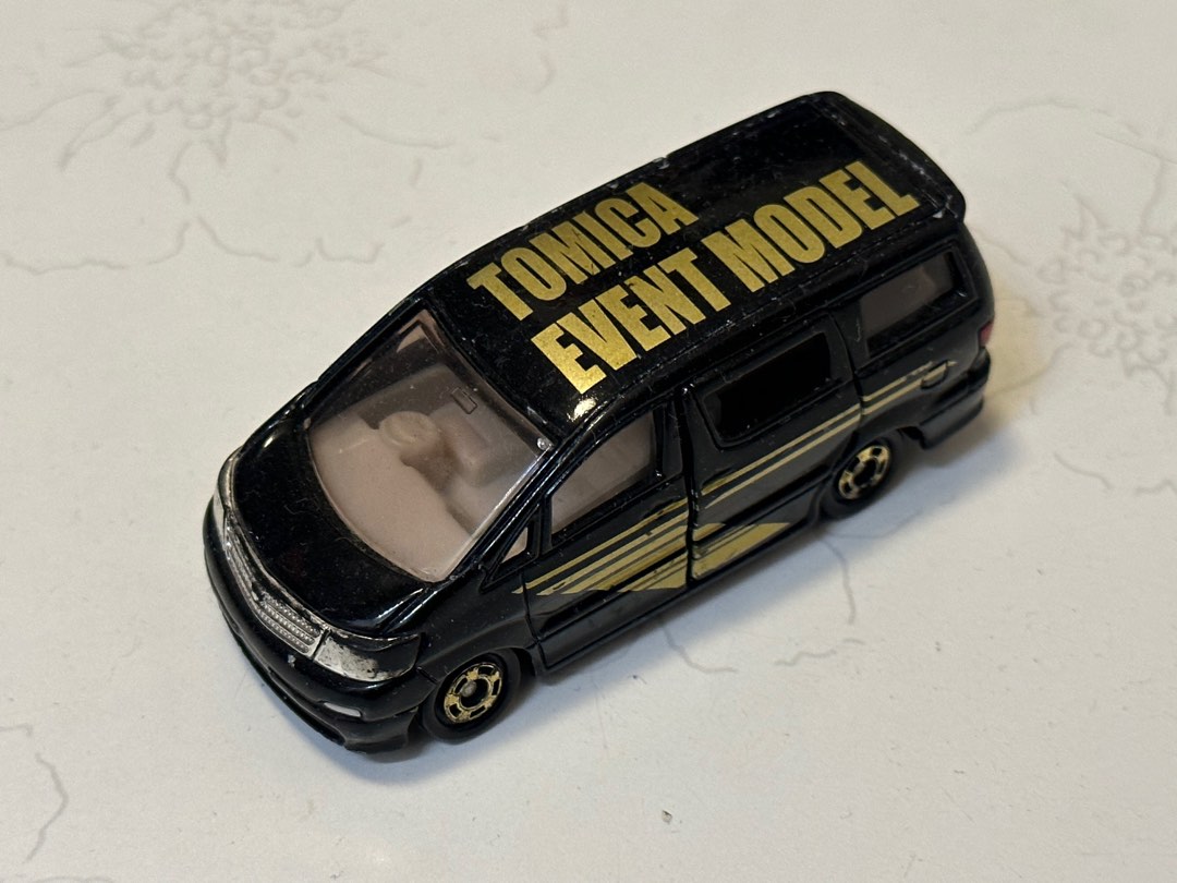 Takara Tomy Tomica No 78 Toyota Alphard, 興趣及遊戲, 收藏品及紀念品, 古董收藏 - Carousell
