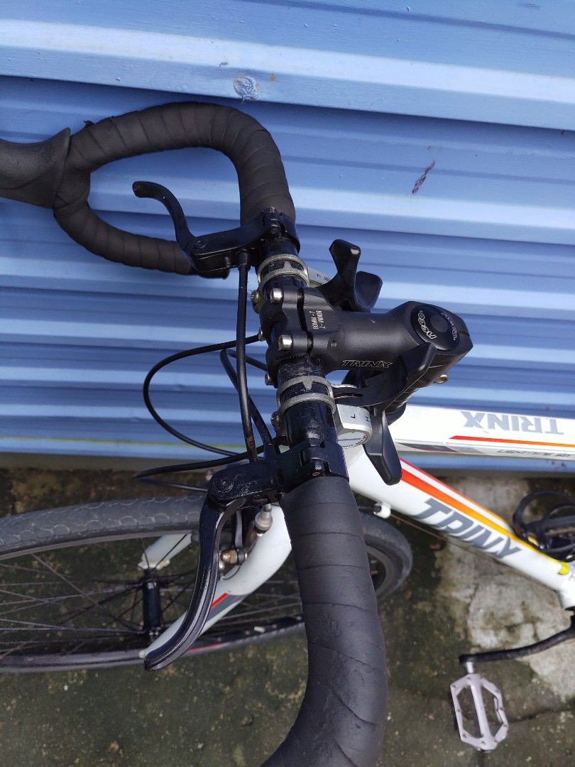 TRINX R300公路單車, 運動產品, 單車及配件, 單車 - Carousell