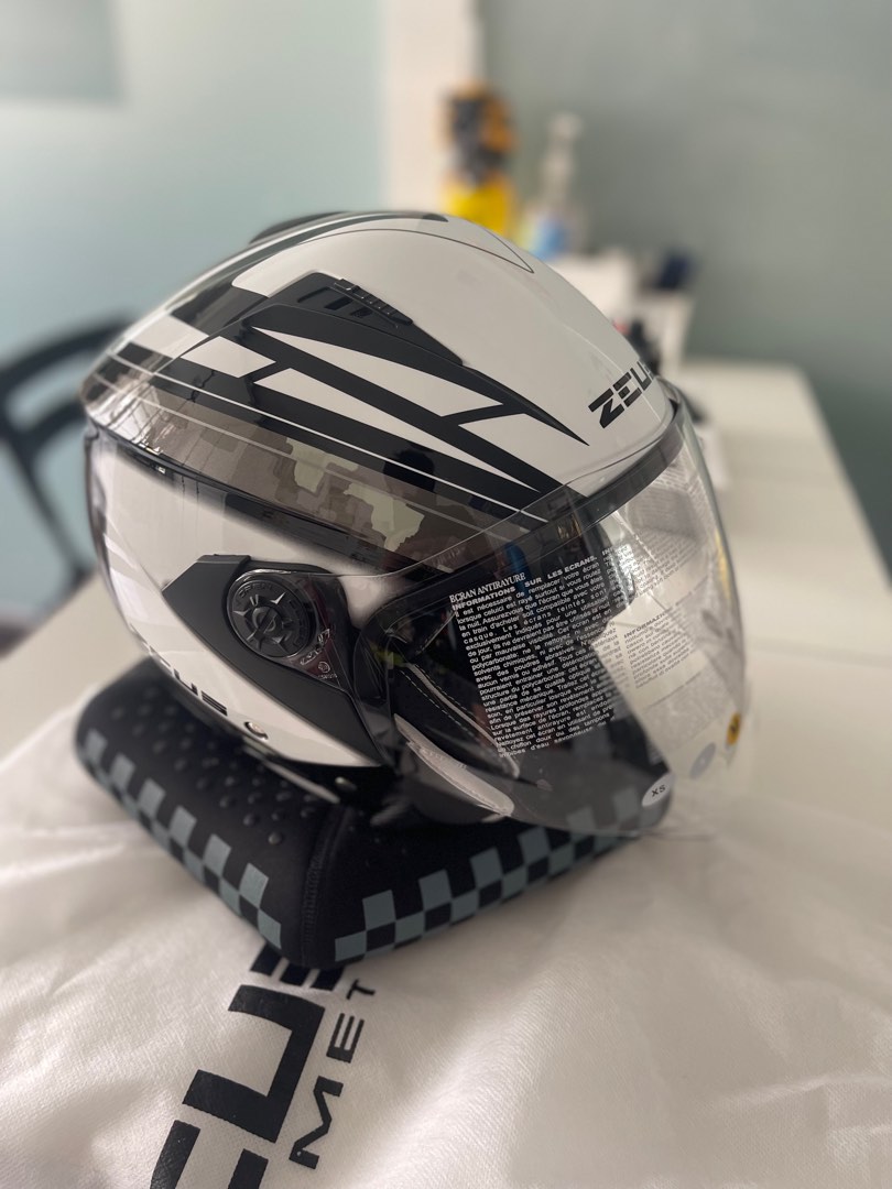 Zeus Helmet, Motorcycles, Motorcycle Accessories on Carousell