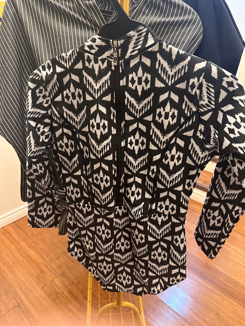 Black and white rashguard, Women's Fashion, Swimwear, Rash guard on ...