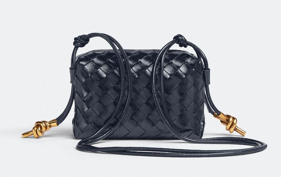 BV Mini Loop Camera Bag, 女裝, 手袋及銀包, 多用途袋 - Carousell