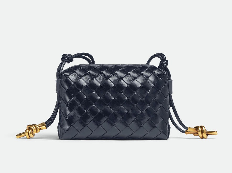 BV Mini Loop Camera Bag, 女裝, 手袋及銀包, 多用途袋 - Carousell