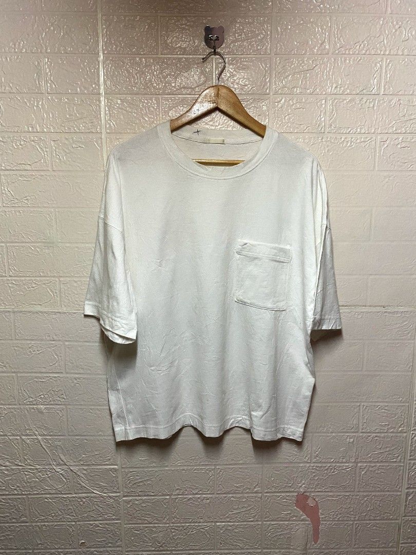 GU Boxy white pocket tee by Uniqlo, Men's Fashion, Tops & Sets, Tshirts & Polo Shirts on Carousell
