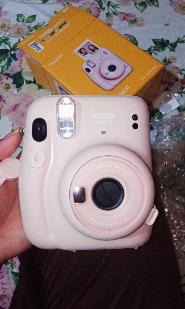 Instax mini 11 in pink, Photography, Cameras on Carousell