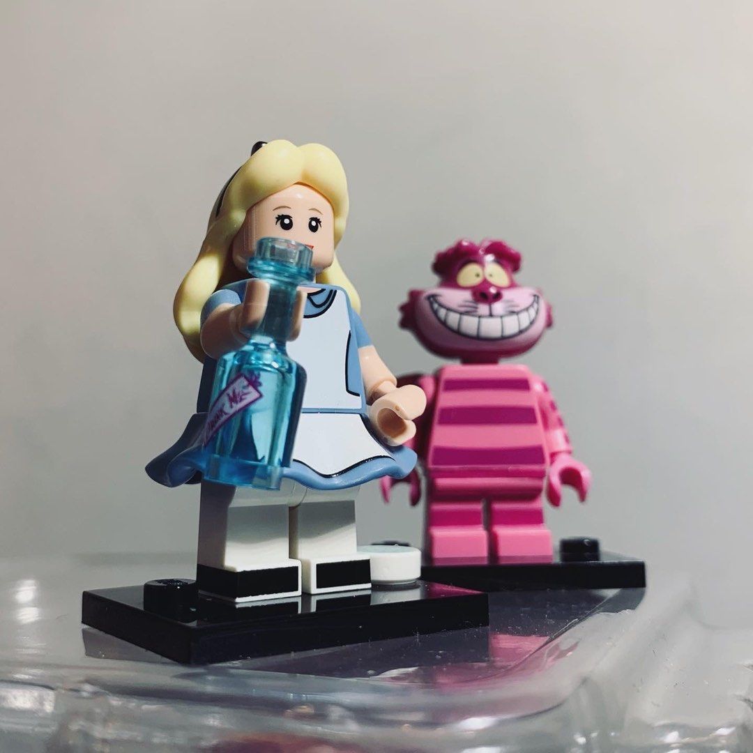 LEGO x Disney Alice in wonderland 愛麗絲夢遊仙境 愛麗絲 &妙妙貓 組, 玩具, 公仔在旋轉拍賣