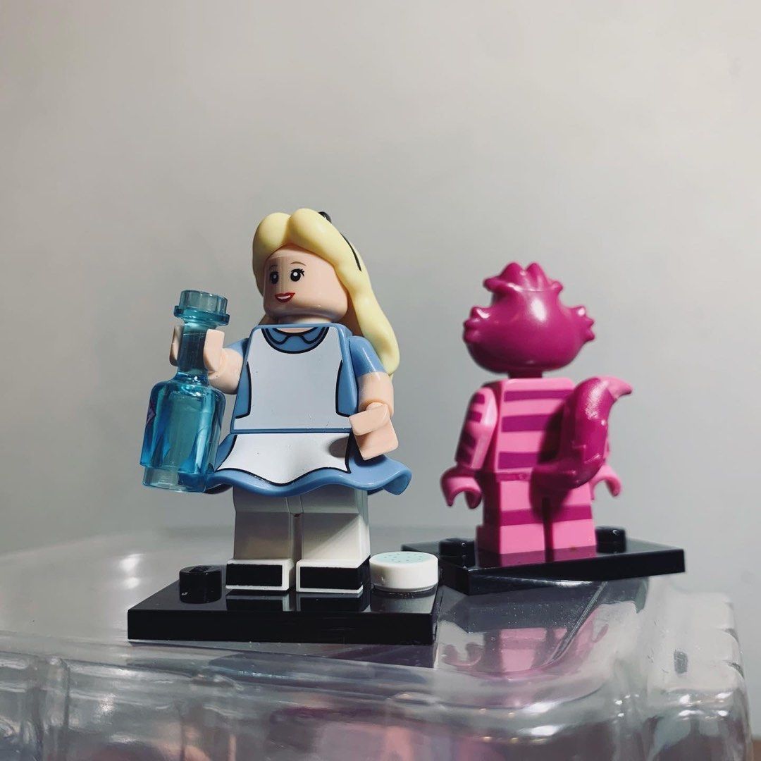 LEGO x Disney Alice in wonderland 愛麗絲夢遊仙境 愛麗絲 &妙妙貓 組, 玩具, 公仔在旋轉拍賣