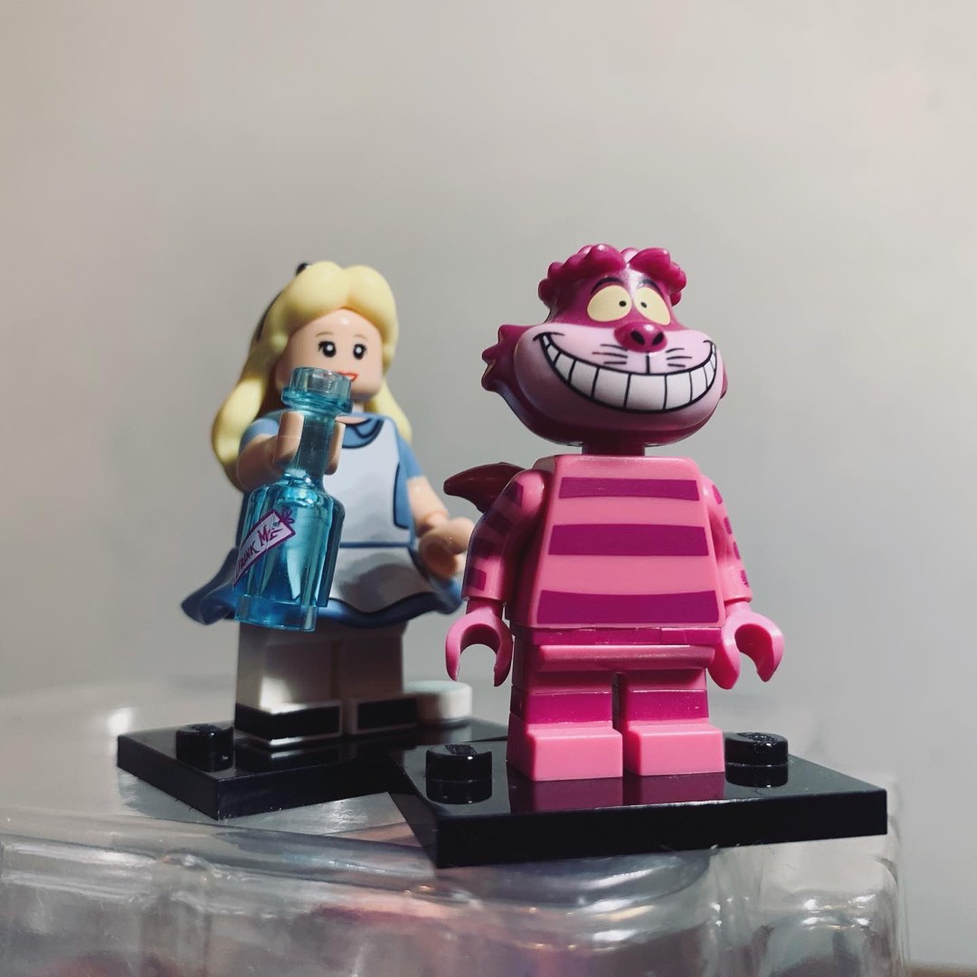 LEGO x Disney Alice in wonderland 愛麗絲夢遊仙境 愛麗絲 &妙妙貓 組, 書籍、休閒與玩具, 玩具、公仔、桌 ...