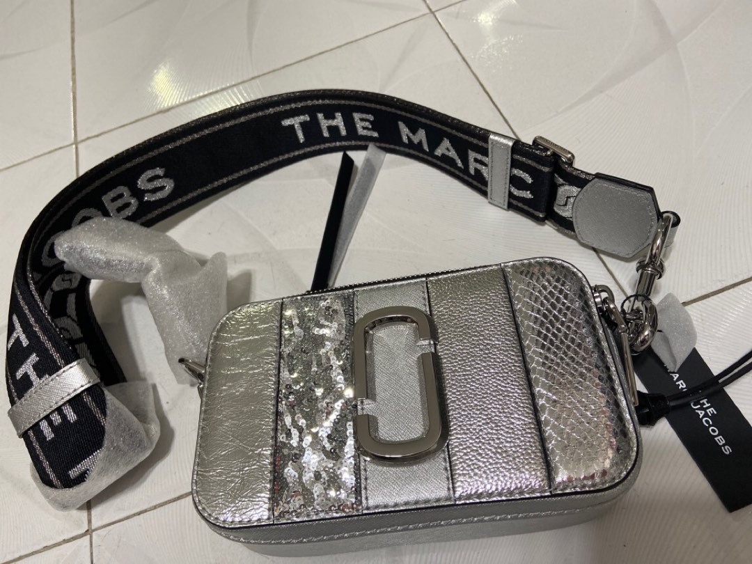 marc jacobs signature camera bag - 100%new & authentic, 名牌, 手袋及銀包 ...