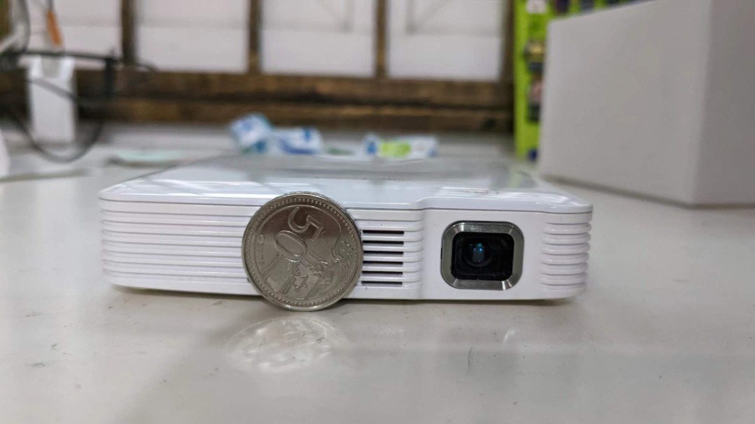 mini portable Project - 720P, upto 60" display, built in speaker ...