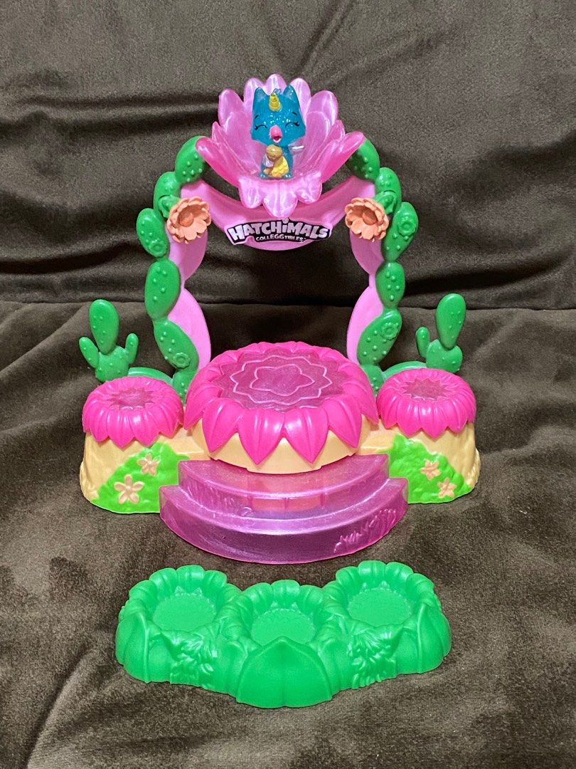Original Hachimals Stage with a Hachimal, Hobbies & Toys, Toys & Games ...