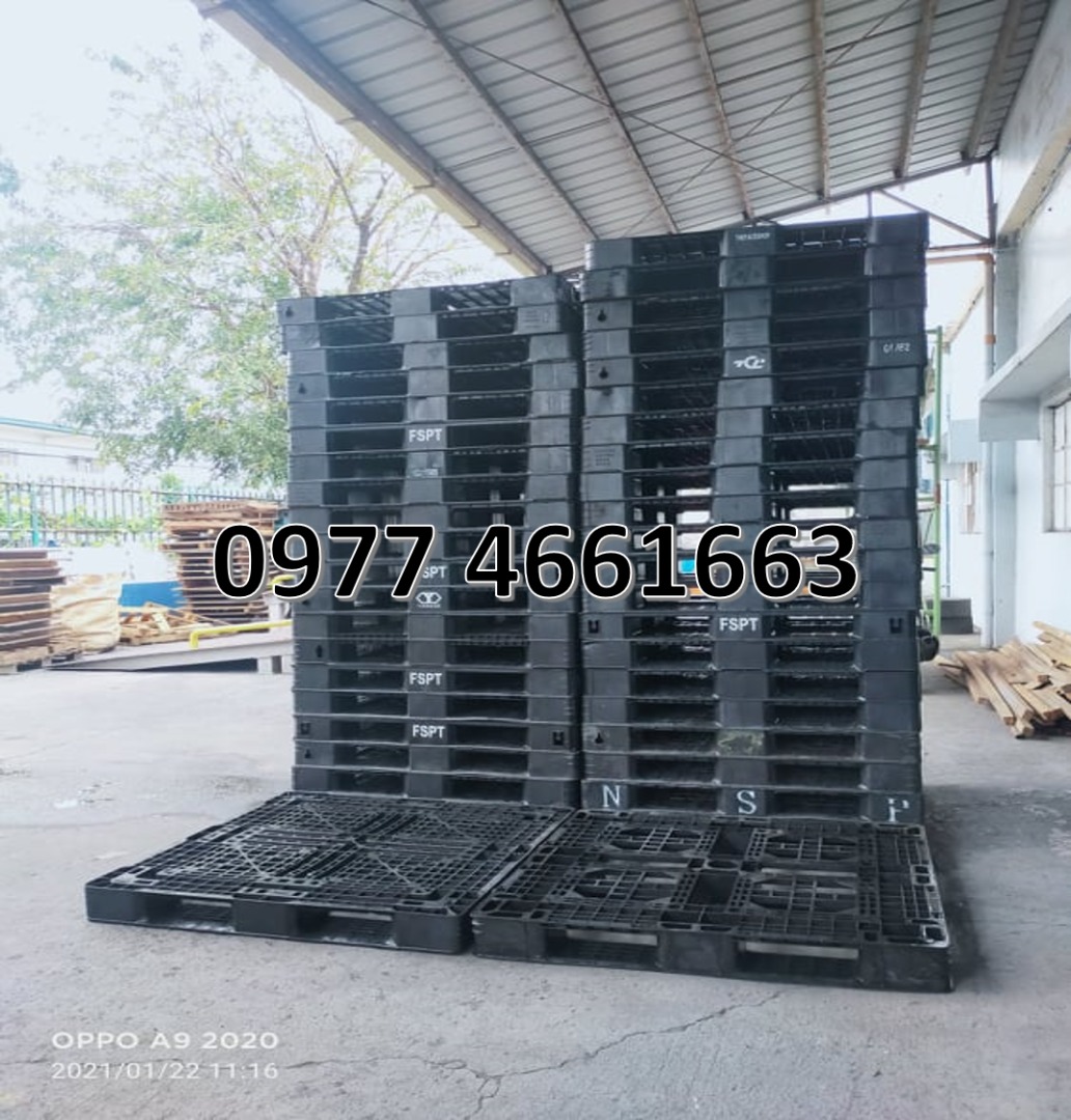 Plastic pallet second hand 16, Commercial & Industrial, Industrial ...