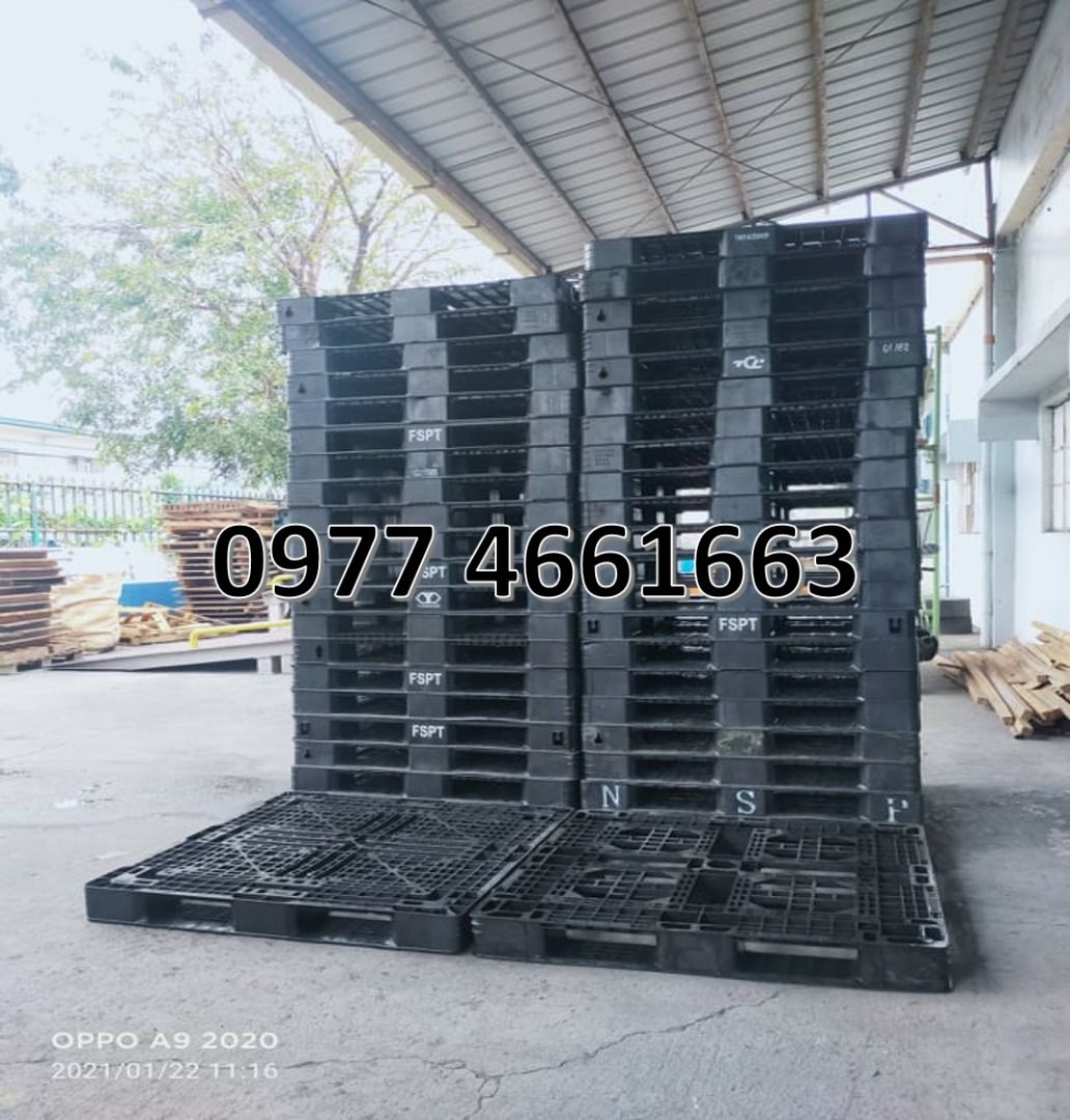 Plastic pallet second hand 16, Commercial & Industrial, Industrial ...
