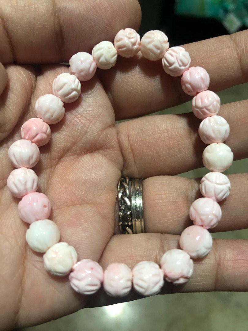 Queen Shell Bracelet Carved with Certificate, Women's Fashion, Jewelry ...