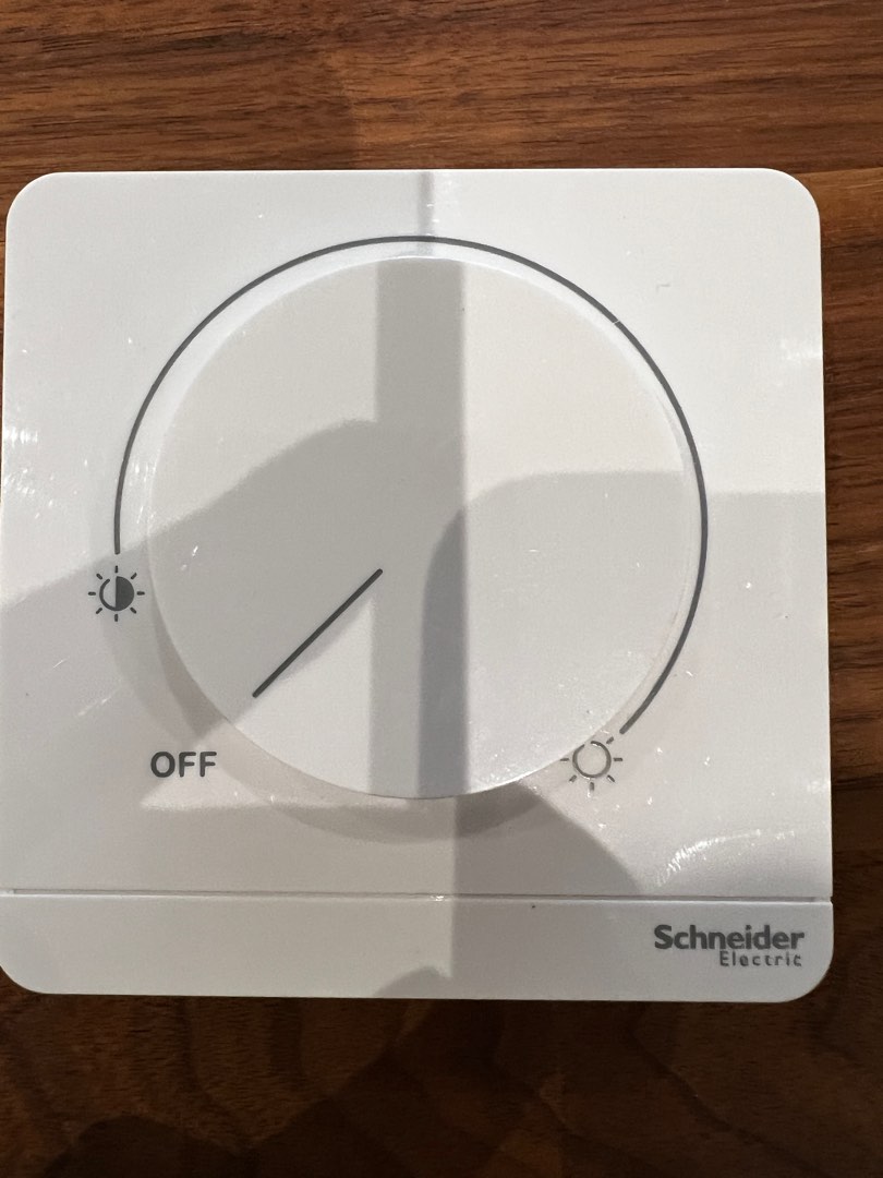 Schneider AvatarON dimmer switch, 家庭電器, 轉插器及插頭 - Carousell