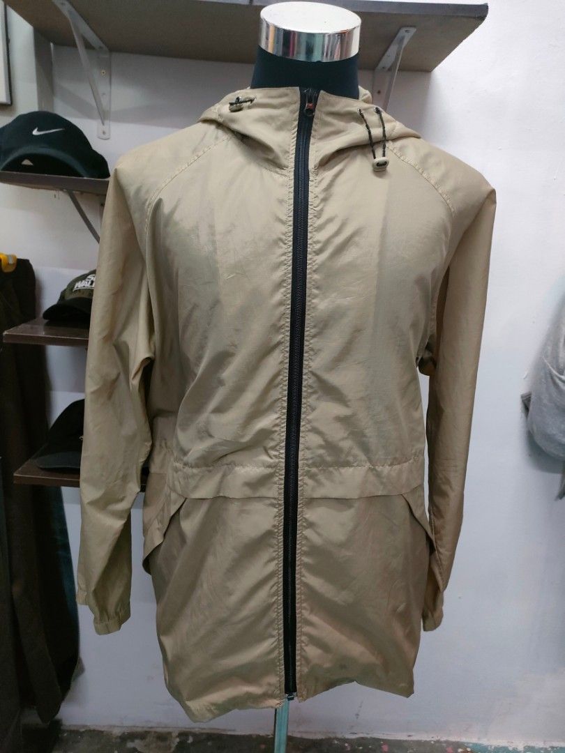 Uniqlo Winbreaker, Men's Fashion, Coats, Jackets and Outerwear on Carousell