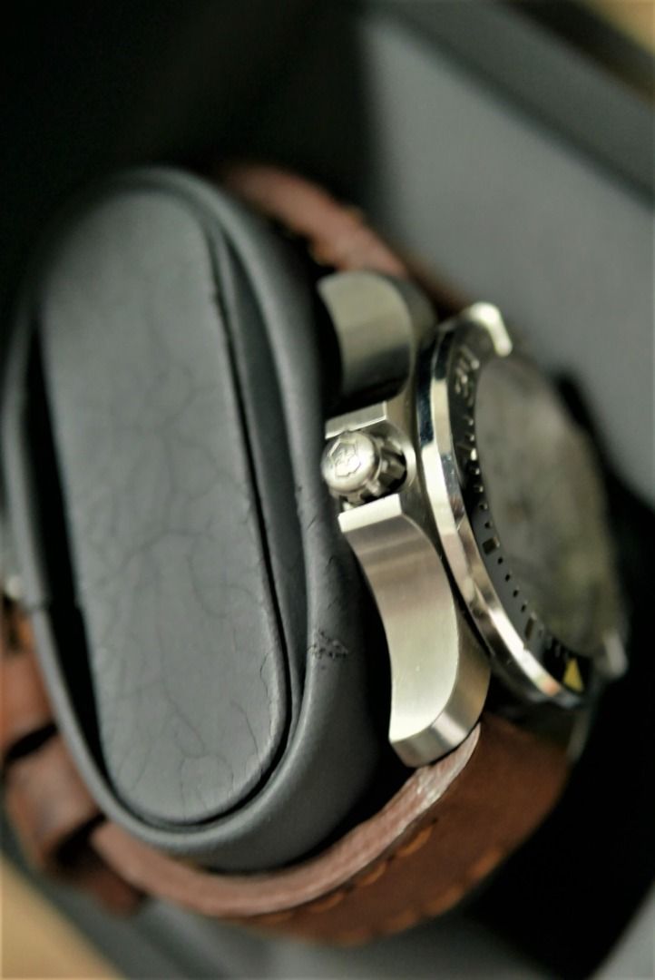 VICTORINOX (Swiss Army) DIVEMASTER 500, Luxury, Watches on Carousell