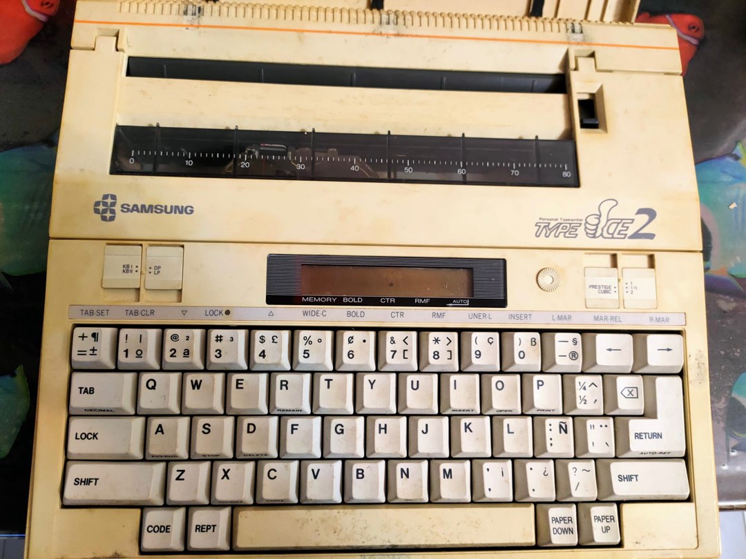 Vintage electronic typewriter - Samsung CE2, Hobbies & Toys ...