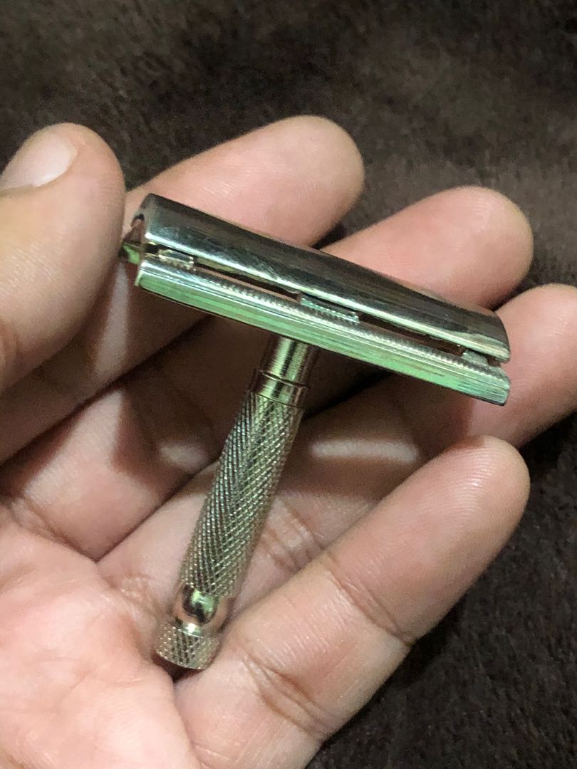 Vintage metal feather razor, Hobbies & Toys, Memorabilia & Collectibles ...