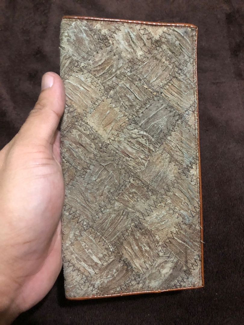 Weird looking wallet, Hobbies & Toys, Memorabilia & Collectibles ...