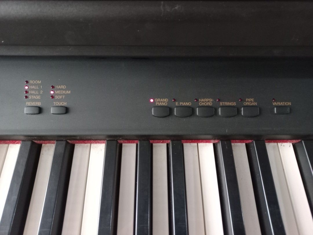 Yamaha Clavinova CLP-820 Weighted 88-Key Digital Piano, Hobbies & Toys ...