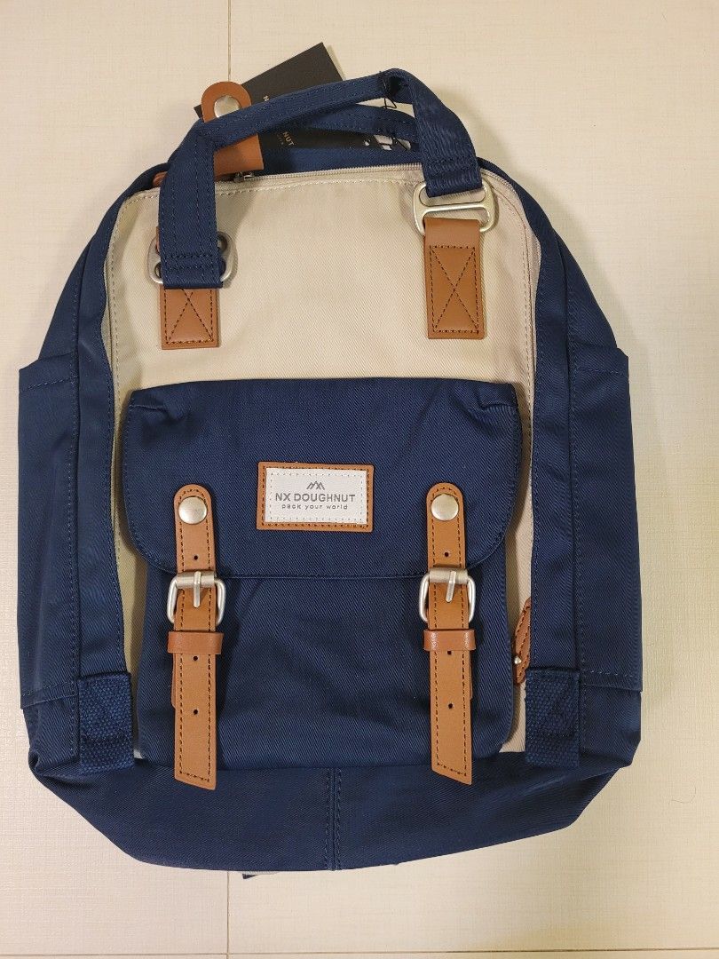 (全新) Doughnut backpack (象牙寶藍) 書包 背囊, 女裝, 手袋及銀包, 背囊 - Carousell