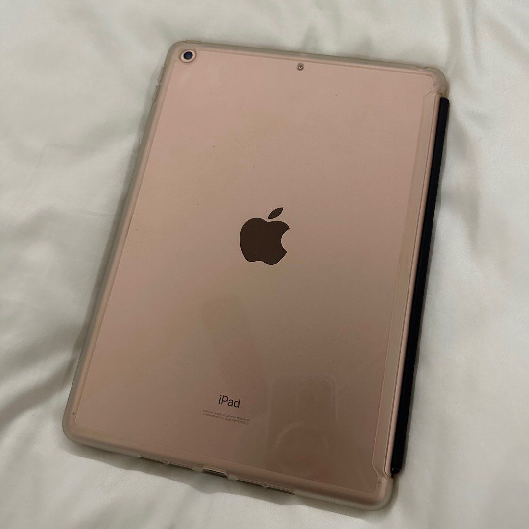 Apple iPad 7th Generation WiFi 128GB Gold with Smart Keyboard and ...