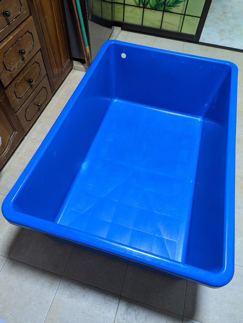 Big Blue Container Tub, Pet Supplies, Homes & Other Pet Accessories on ...
