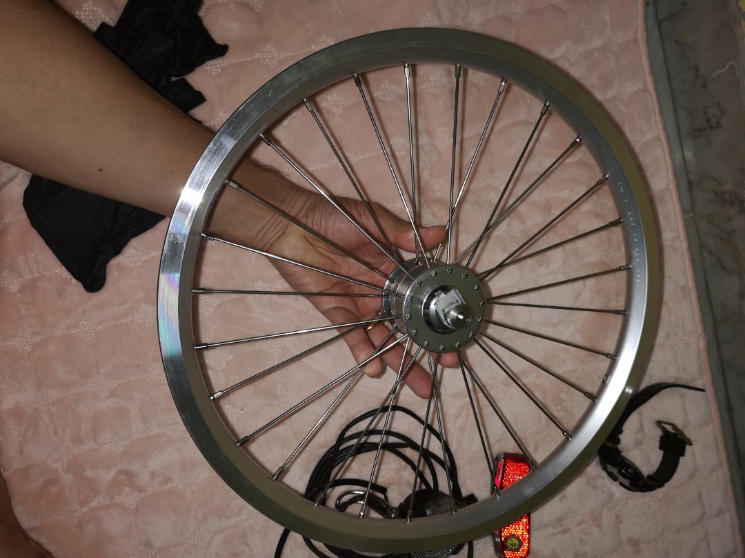Brompton Dynamo powered front wheel with lights, Sports Equipment ...