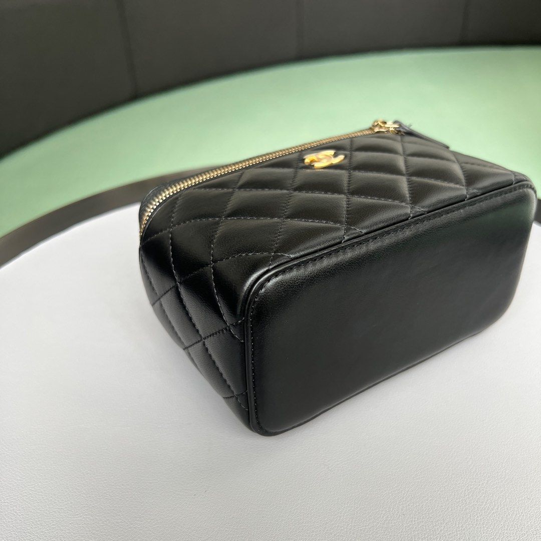 Chanel Long Vanity Pearl Crush, Luxury, Bags & Wallets on Carousell