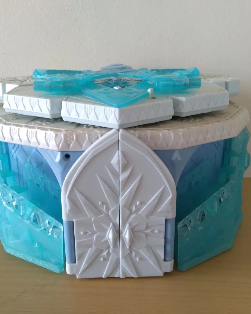 Disney Frozen Little Kingdom Elsa's Magical Rising Castle, Hobbies ...