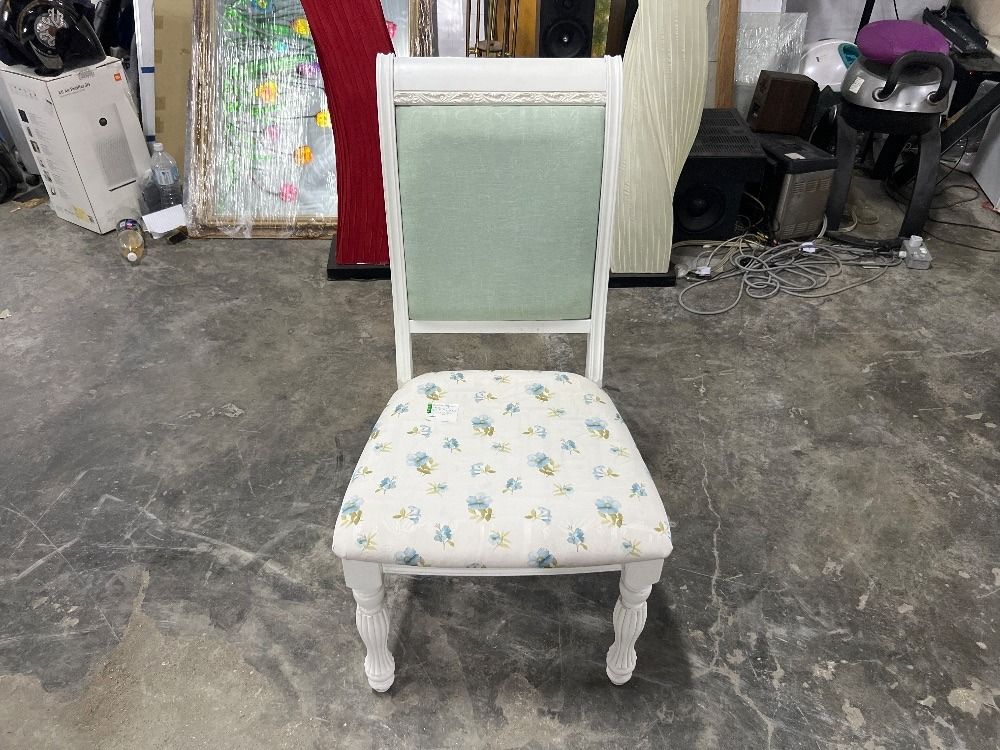 FELLA Design Bedroom Chair White Colour / Kerusi Bilik Tidur Rekaan ...