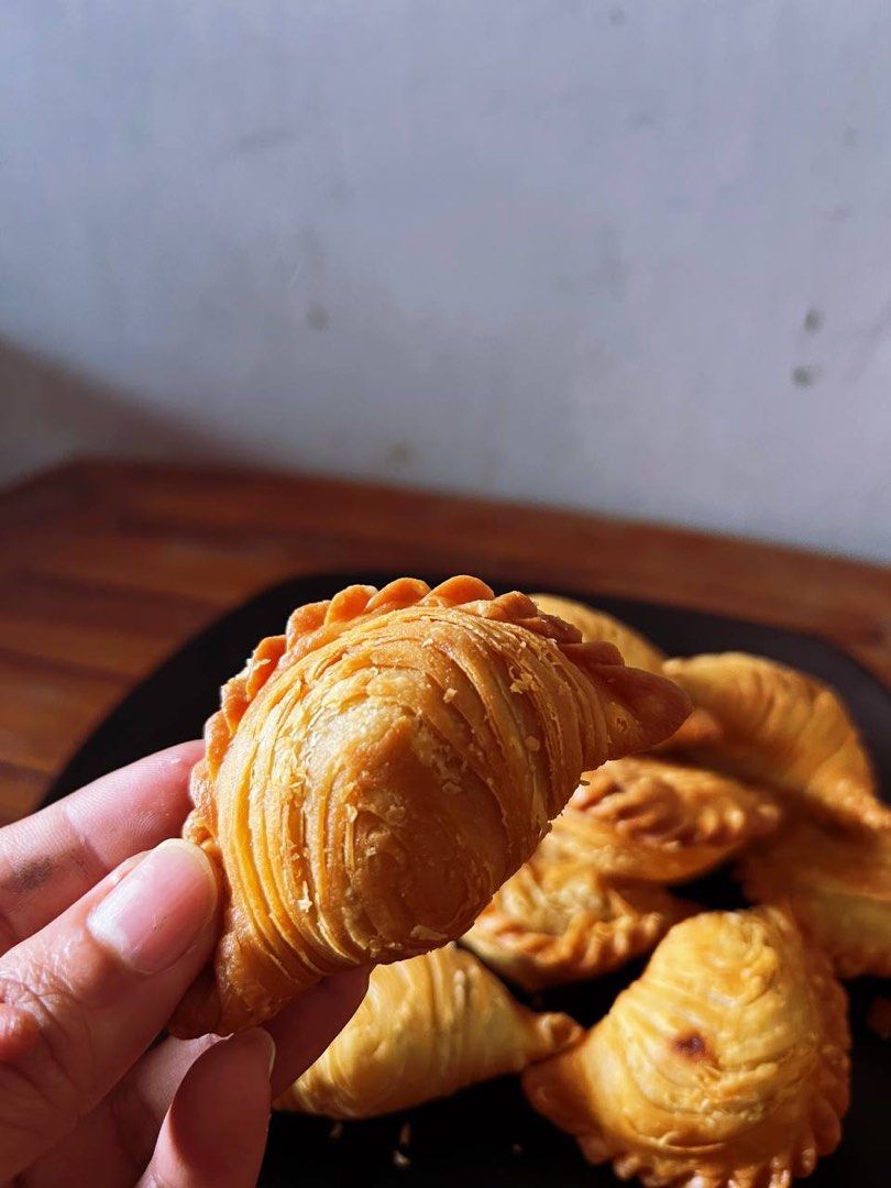 INSTOCK FROZEN Karipap Pusar, Food & Drinks, Chilled & Frozen Food on ...