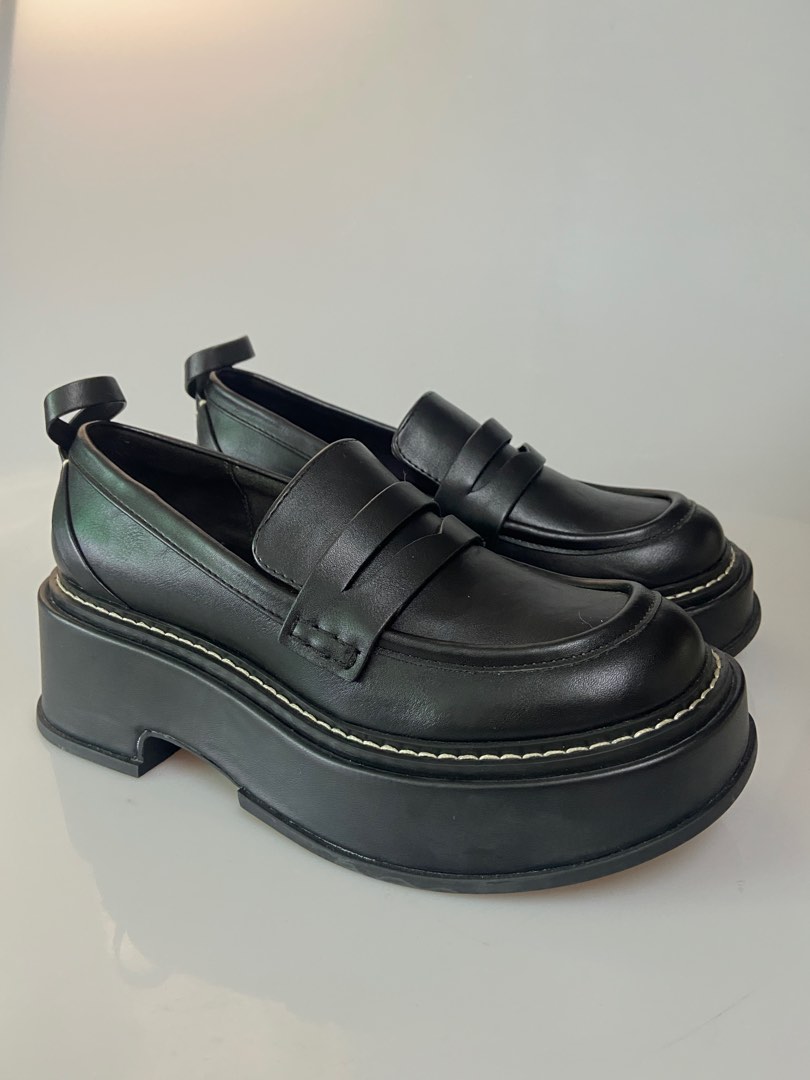 LOAFER BLACK CHARLES & KEITH, Women's Fashion, Footwear, Loafers on Carousell