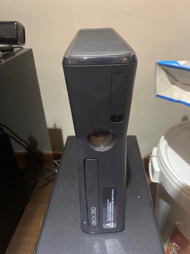 Xbox 360 with Kinect (3 free games), Video Gaming, Video Game Consoles ...