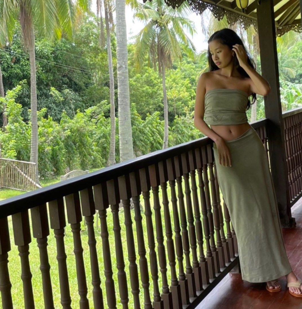 muni muni studio the gunita set in dahon (top & skirt), Women's Fashion ...